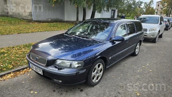 Zils Volvo V70 2002 Daugavpils, ar dzinēja tilpumu 2.40 L un nobraukumu 362 tūkst. km par 1250 €, foto 1 vietnē AUTOMOTO.COM.LV