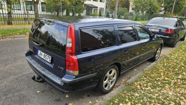 Zils Volvo V70 2002 Daugavpils, ar dzinēja tilpumu 2.40 L un nobraukumu 362 tūkst. km par 1250 €, foto 5 vietnē AUTOMOTO.COM.LV