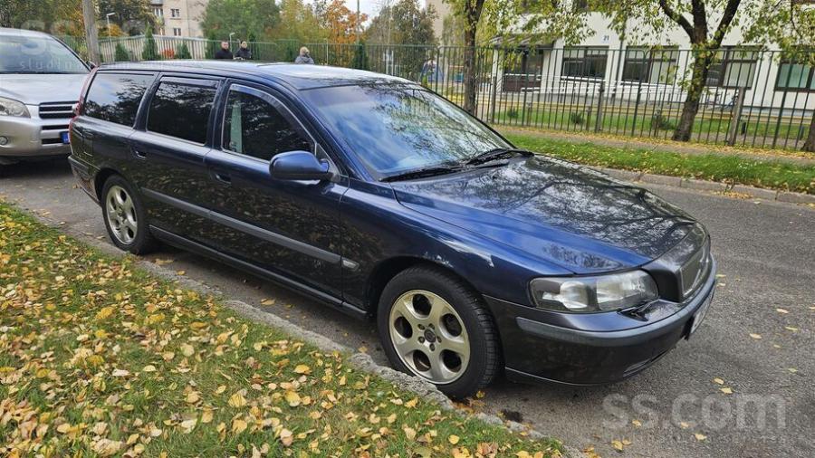 Blue Volvo V70 2002 in Daugavpils, with an engine capacity of 2.40 L and mileage of 362 thousand km for 1250 €, photo 8 on AUTOMOTO.COM.LV