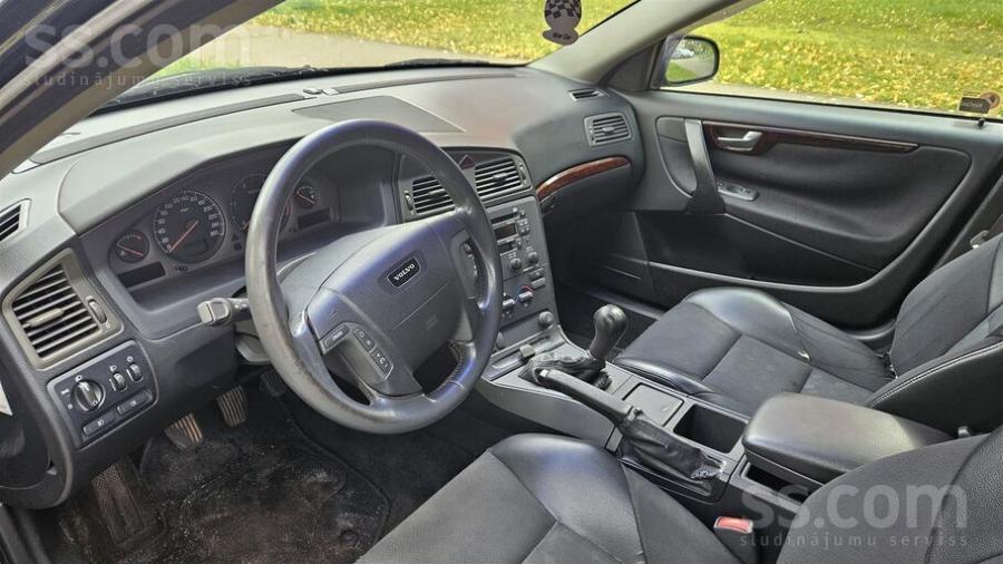 Blue Volvo V70 2002 in Daugavpils, with an engine capacity of 2.40 L and mileage of 362 thousand km for 1250 €, photo 11 on AUTOMOTO.COM.LV