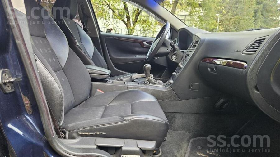 Blue Volvo V70 2002 in Daugavpils, with an engine capacity of 2.40 L and mileage of 362 thousand km for 1250 €, photo 14 on AUTOMOTO.COM.LV