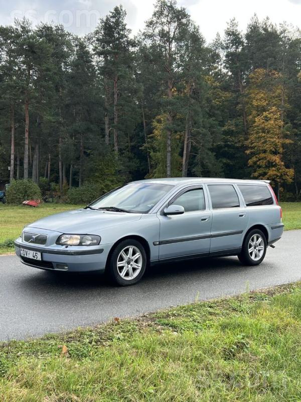 Zils Volvo V70 2002 Rīga, ar dzinēja tilpumu 2.40 L un nobraukumu 216 tūkst. km par 2100 €, foto 1 vietnē AUTOMOTO.COM.LV