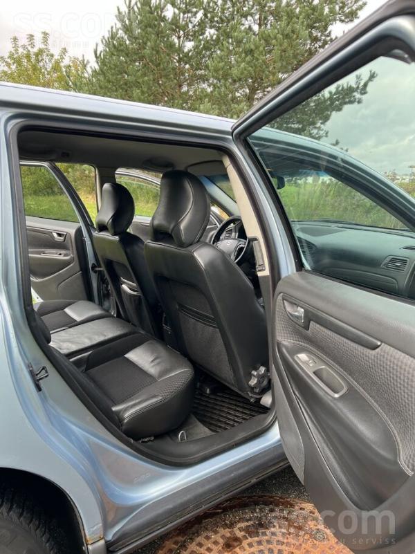Zils Volvo V70 2002 Rīga, ar dzinēja tilpumu 2.40 L un nobraukumu 216 tūkst. km par 2100 €, foto 8 vietnē AUTOMOTO.COM.LV