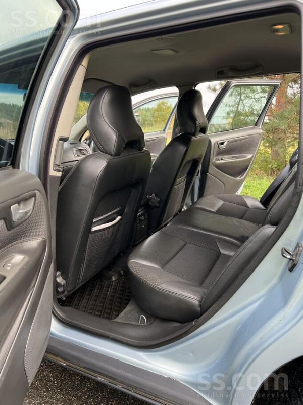 Zils Volvo V70 2002 Rīga, ar dzinēja tilpumu 2.40 L un nobraukumu 216 tūkst. km par 2100 €, foto 9 vietnē AUTOMOTO.COM.LV