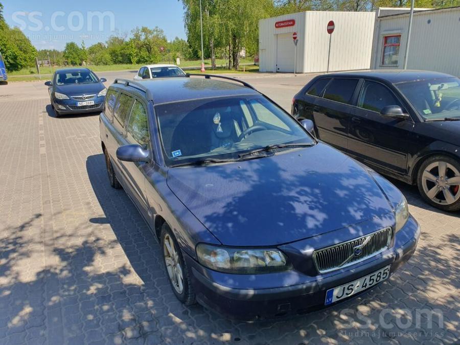 Zils Volvo V70 2003 Kuldīga, ar dzinēja tilpumu 2.40 L un nobraukumu 390 tūkst. km par 700 €, foto 2 vietnē AUTOMOTO.COM.LV