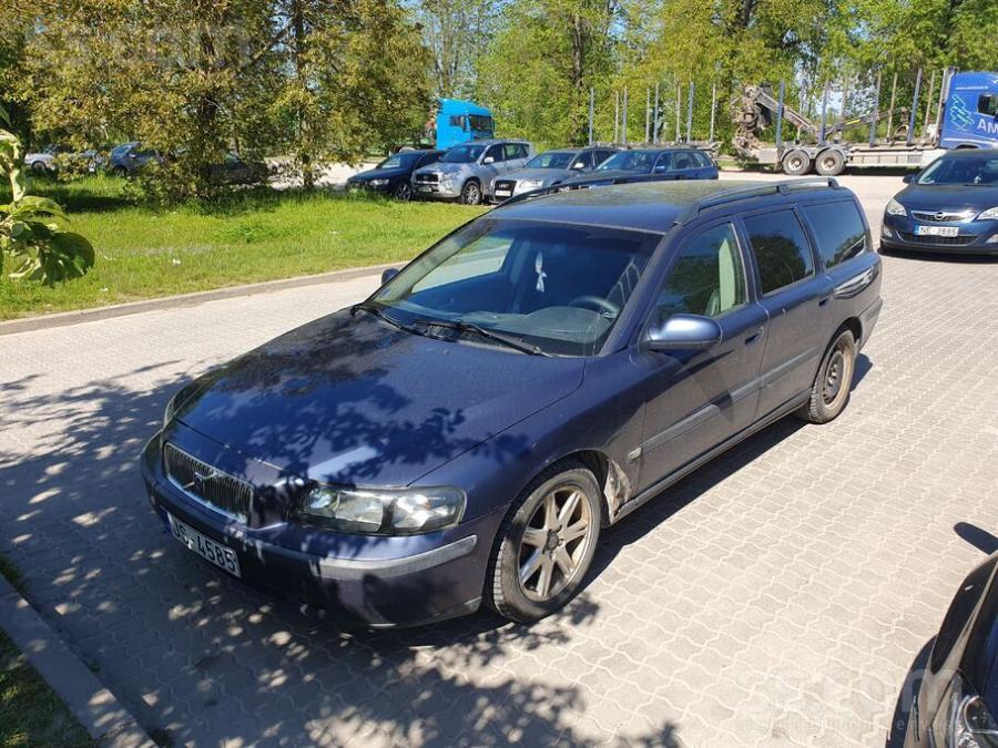 Blue Volvo V70 2003 in Kuldiga, with an engine capacity of 2.40 L and mileage of 390 thousand km for 5850 €, photo 2 on AUTOMOTO.COM.LV