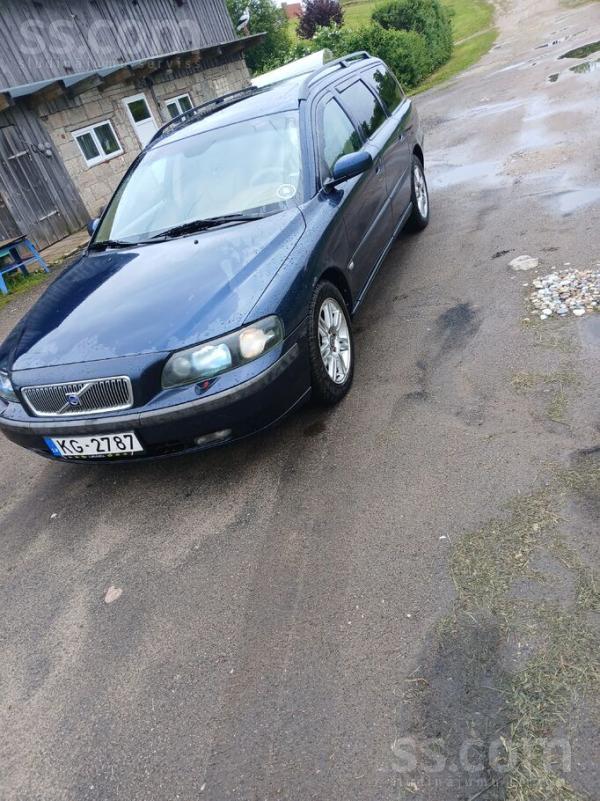 Zils Volvo V70 2003 Valmiera, ar dzinēja tilpumu 2.40 L un nobraukumu 424 tūkst. km par 2000 €, foto 1 vietnē AUTOMOTO.COM.LV