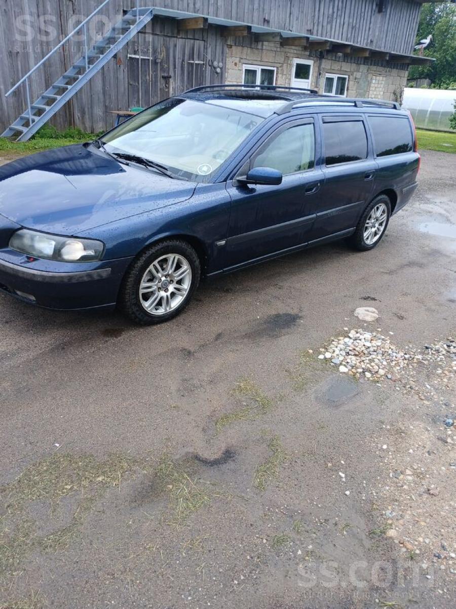 Zils Volvo V70 2003 Valmiera, ar dzinēja tilpumu 2.40 L un nobraukumu 424 tūkst. km par 2000 €, foto 2 vietnē AUTOMOTO.COM.LV
