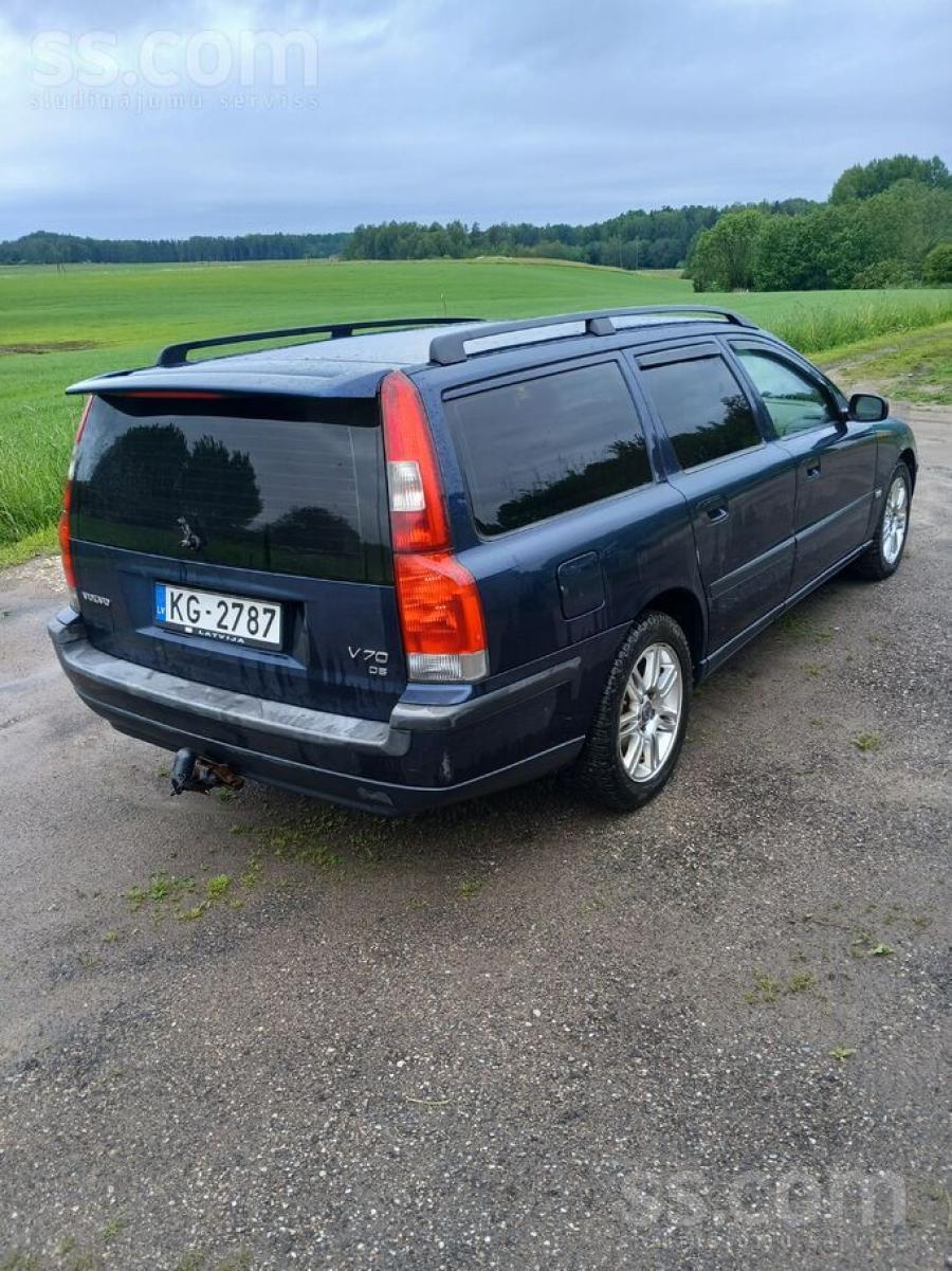 Zils Volvo V70 2003 Valmiera, ar dzinēja tilpumu 2.40 L un nobraukumu 424 tūkst. km par 2000 €, foto 4 vietnē AUTOMOTO.COM.LV