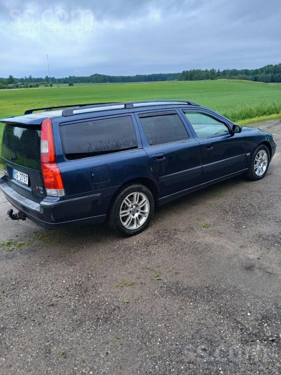 Zils Volvo V70 2003 Valmiera, ar dzinēja tilpumu 2.40 L un nobraukumu 424 tūkst. km par 2000 €, foto 5 vietnē AUTOMOTO.COM.LV