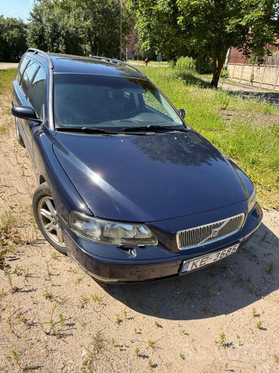 Blue Volvo V70 2003 in Riga, with an engine capacity of 2.40 L and mileage of 404 thousand km for 1300 €, photo 2 on AUTOMOTO.COM.LV