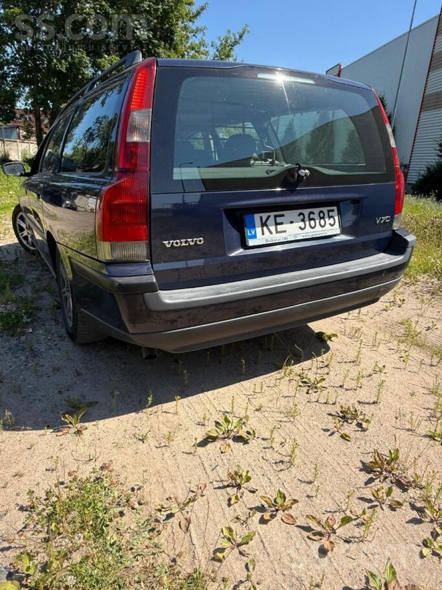 Blue Volvo V70 2003 in Riga, with an engine capacity of 2.40 L and mileage of 404 thousand km for 1300 €, photo 4 on AUTOMOTO.COM.LV