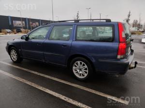 Blue Volvo V70 2003 in Riga, with an engine capacity of 2.40 L and mileage of 376 thousand km for 1350 €, photo 2 on AUTOMOTO.COM.LV