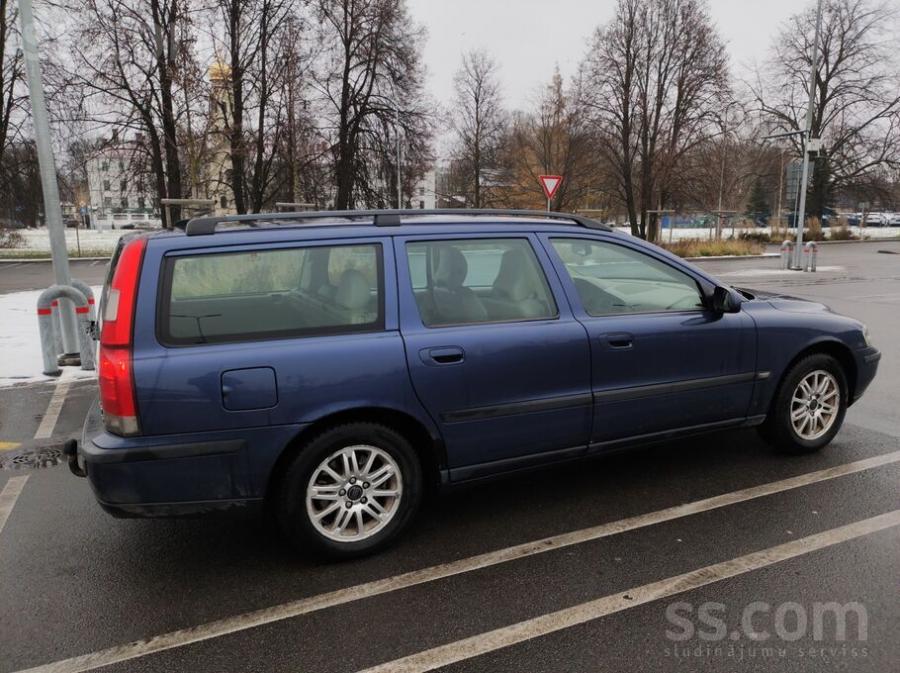 Blue Volvo V70 2003 in Riga, with an engine capacity of 2.40 L and mileage of 376 thousand km for 1350 €, photo 3 on AUTOMOTO.COM.LV