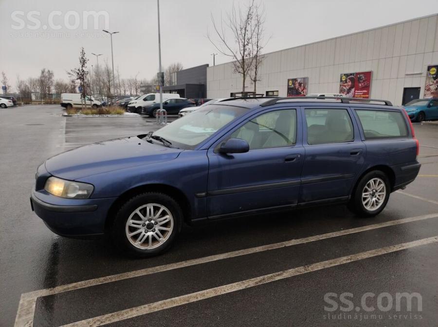 Blue Volvo V70 2003 in Riga, with an engine capacity of 2.40 L and mileage of 376 thousand km for 1350 €, photo 4 on AUTOMOTO.COM.LV