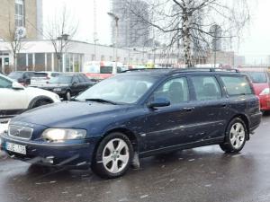 Zils Volvo V70 2003 Viļņa, ar dzinēja tilpumu 2.40 L un nobraukumu 330 tūkst. km par 750 €, foto  vietnē AUTOMOTO.COM.LV