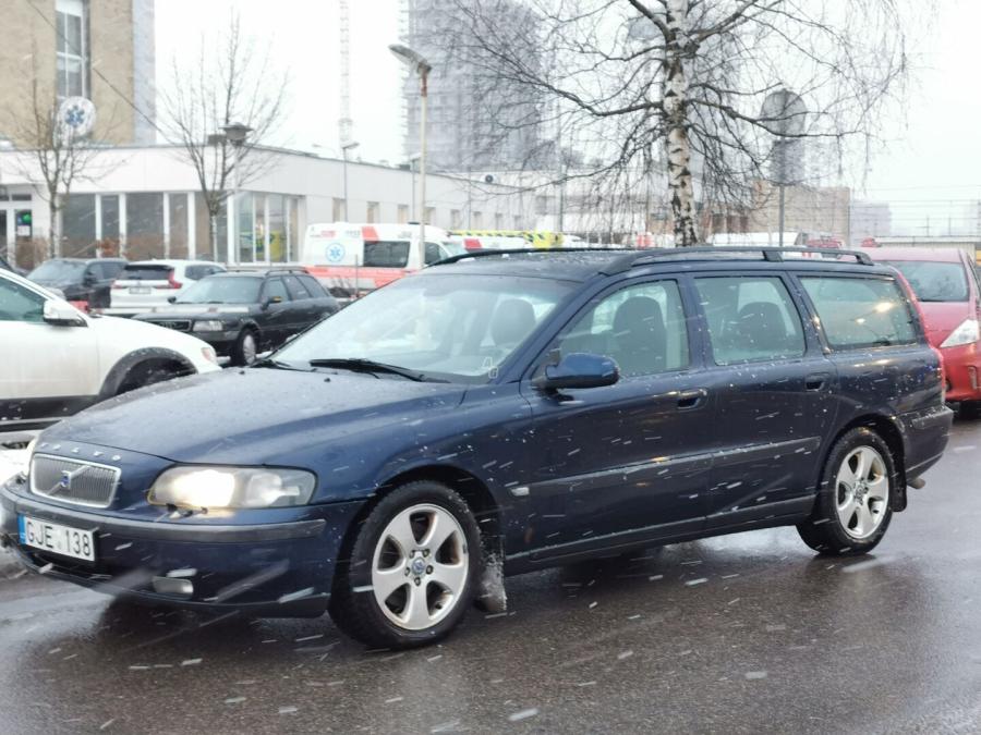 Zils Volvo V70 2003 Viļņa, ar dzinēja tilpumu 2.40 L un nobraukumu 330 tūkst. km par 750 €, foto 1 vietnē AUTOMOTO.COM.LV