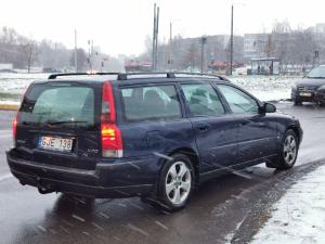 Zils Volvo V70 2003 Viļņa, ar dzinēja tilpumu 2.40 L un nobraukumu 330 tūkst. km par 750 €, foto 2 vietnē AUTOMOTO.COM.LV