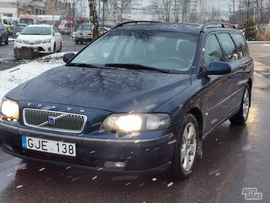 Zils Volvo V70 2003 Viļņa, ar dzinēja tilpumu 2.40 L un nobraukumu 330 tūkst. km par 750 €, foto 3 vietnē AUTOMOTO.COM.LV