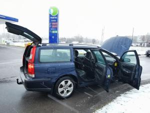 Zils Volvo V70 2003 Viļņa, ar dzinēja tilpumu 2.40 L un nobraukumu 330 tūkst. km par 750 €, foto 9 vietnē AUTOMOTO.COM.LV