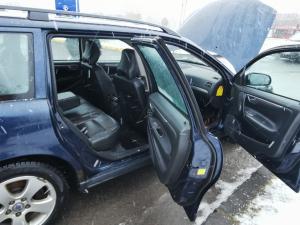 Zils Volvo V70 2003 Viļņa, ar dzinēja tilpumu 2.40 L un nobraukumu 330 tūkst. km par 750 €, foto 10 vietnē AUTOMOTO.COM.LV