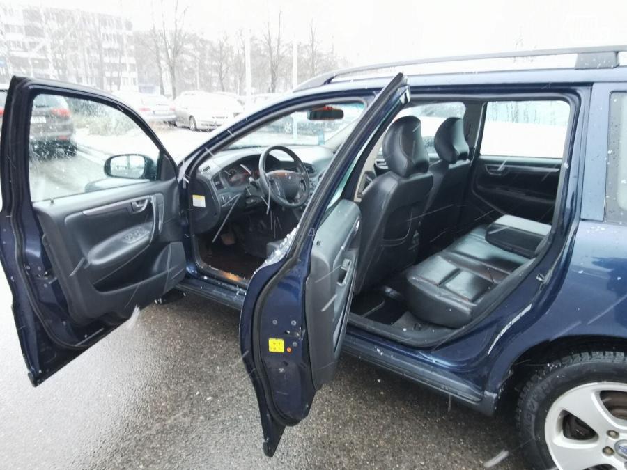 Zils Volvo V70 2003 Viļņa, ar dzinēja tilpumu 2.40 L un nobraukumu 330 tūkst. km par 750 €, foto 11 vietnē AUTOMOTO.COM.LV