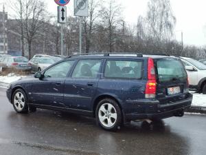 Zils Volvo V70 2003 Viļņa, ar dzinēja tilpumu 2.40 L un nobraukumu 330 tūkst. km par 750 €, foto 13 vietnē AUTOMOTO.COM.LV
