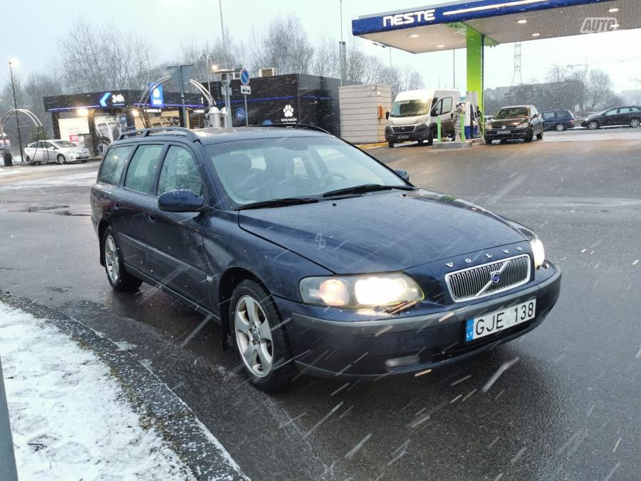 Zils Volvo V70 2003 Viļņa, ar dzinēja tilpumu 2.40 L un nobraukumu 330 tūkst. km par 750 €, foto 15 vietnē AUTOMOTO.COM.LV