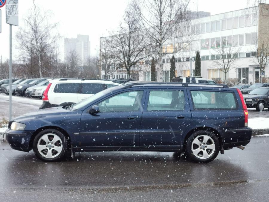 Zils Volvo V70 2003 Viļņa, ar dzinēja tilpumu 2.40 L un nobraukumu 330 tūkst. km par 750 €, foto 16 vietnē AUTOMOTO.COM.LV