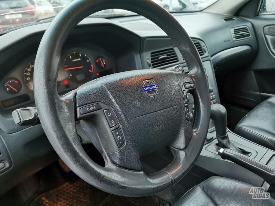 Zils Volvo V70 2003 Viļņa, ar dzinēja tilpumu 2.40 L un nobraukumu 330 tūkst. km par 750 €, foto 23 vietnē AUTOMOTO.COM.LV