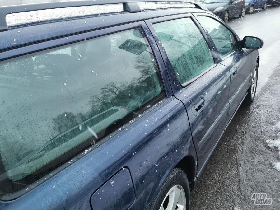 Zils Volvo V70 2003 Viļņa, ar dzinēja tilpumu 2.40 L un nobraukumu 330 tūkst. km par 750 €, foto 25 vietnē AUTOMOTO.COM.LV