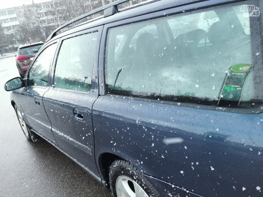 Zils Volvo V70 2003 Viļņa, ar dzinēja tilpumu 2.40 L un nobraukumu 330 tūkst. km par 750 €, foto 26 vietnē AUTOMOTO.COM.LV