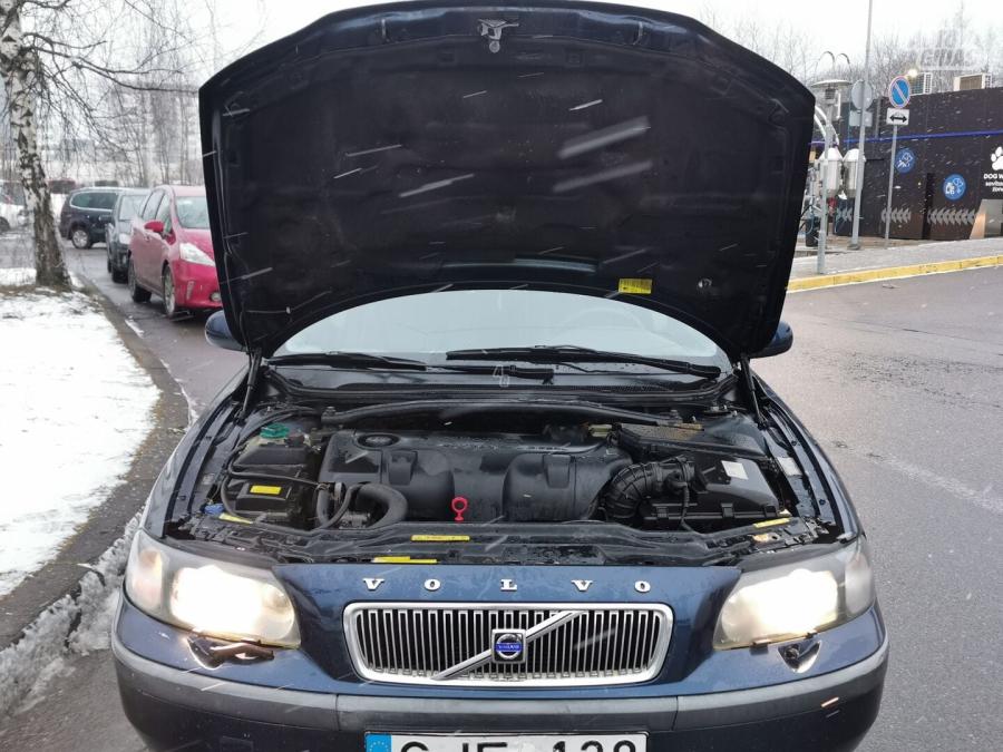 Zils Volvo V70 2003 Viļņa, ar dzinēja tilpumu 2.40 L un nobraukumu 330 tūkst. km par 750 €, foto 30 vietnē AUTOMOTO.COM.LV