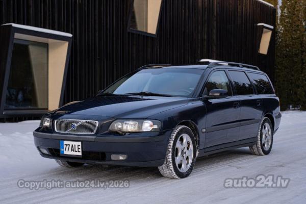 Blue Volvo V70 2003 in Tartu, with an engine capacity of 2.40 L and mileage of 388 thousand km for 3000 €, photo 1 on AUTOMOTO.COM.LV
