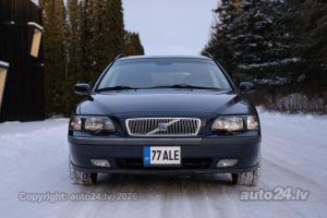 Zils Volvo V70 2003 Tartu, ar dzinēja tilpumu 2.40 L un nobraukumu 388 tūkst. km par 3000 €, foto 2 vietnē AUTOMOTO.COM.LV