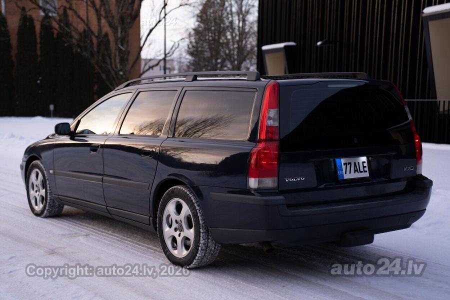 Zils Volvo V70 2003 Tartu, ar dzinēja tilpumu 2.40 L un nobraukumu 388 tūkst. km par 3000 €, foto 4 vietnē AUTOMOTO.COM.LV