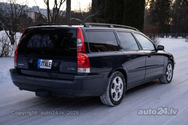 Blue Volvo V70 2003 in Tartu, with an engine capacity of 2.40 L and mileage of 388 thousand km for 3000 €, photo 6 on AUTOMOTO.COM.LV