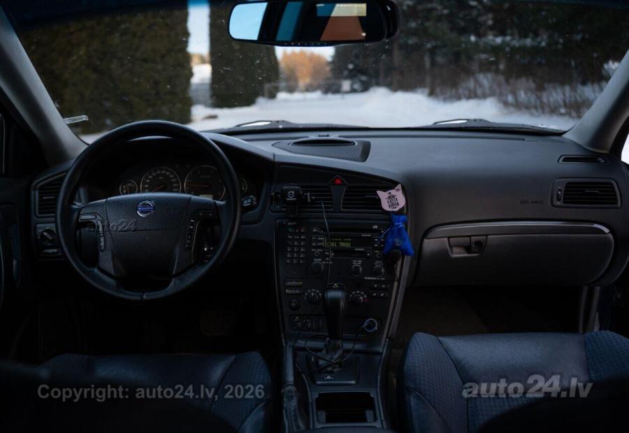 Zils Volvo V70 2003 Tartu, ar dzinēja tilpumu 2.40 L un nobraukumu 388 tūkst. km par 3000 €, foto 10 vietnē AUTOMOTO.COM.LV
