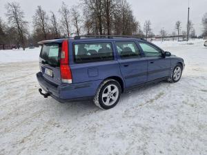 Zils Volvo V70 2003 Viļņa, ar dzinēja tilpumu 2.40 L un nobraukumu 445 tūkst. km par 1800 €, foto  vietnē AUTOMOTO.COM.LV