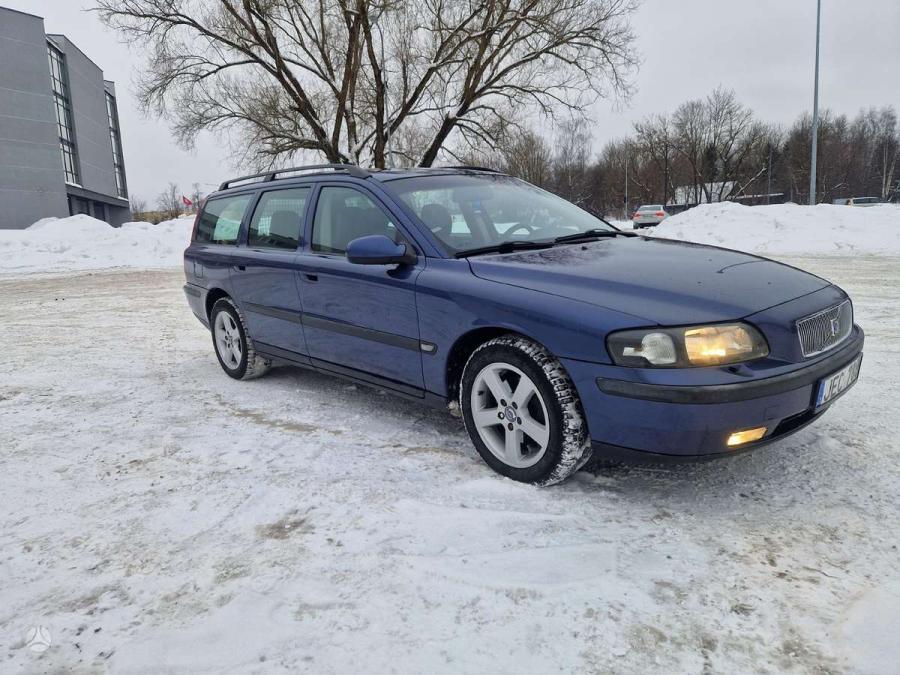 Zils Volvo V70 2003 Viļņa, ar dzinēja tilpumu 2.40 L un nobraukumu 445 tūkst. km par 1800 €, foto 3 vietnē AUTOMOTO.COM.LV