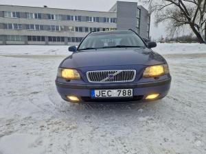 Zils Volvo V70 2003 Viļņa, ar dzinēja tilpumu 2.40 L un nobraukumu 445 tūkst. km par 1800 €, foto 7 vietnē AUTOMOTO.COM.LV