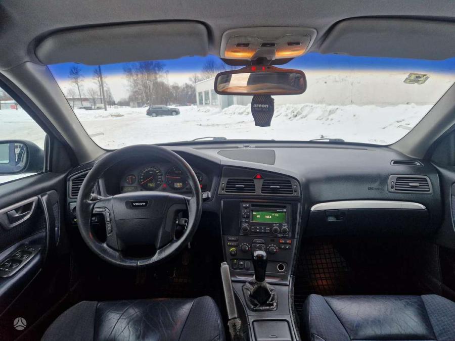 Zils Volvo V70 2003 Viļņa, ar dzinēja tilpumu 2.40 L un nobraukumu 445 tūkst. km par 1800 €, foto 14 vietnē AUTOMOTO.COM.LV