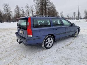 Zils Volvo V70 2003 Viļņa, ar dzinēja tilpumu 2.40 L un nobraukumu 445 tūkst. km par 1800 €, foto 18 vietnē AUTOMOTO.COM.LV
