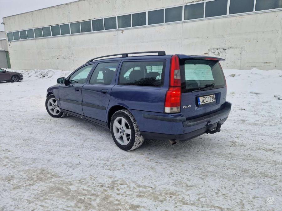 Zils Volvo V70 2003 Viļņa, ar dzinēja tilpumu 2.40 L un nobraukumu 445 tūkst. km par 1800 €, foto 19 vietnē AUTOMOTO.COM.LV