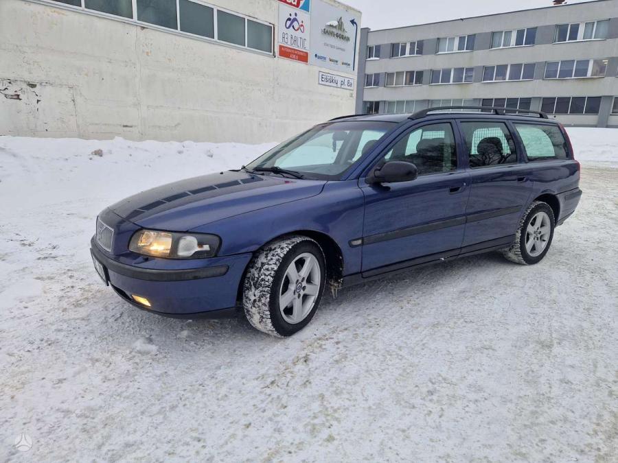 Zils Volvo V70 2003 Viļņa, ar dzinēja tilpumu 2.40 L un nobraukumu 445 tūkst. km par 1800 €, foto 20 vietnē AUTOMOTO.COM.LV