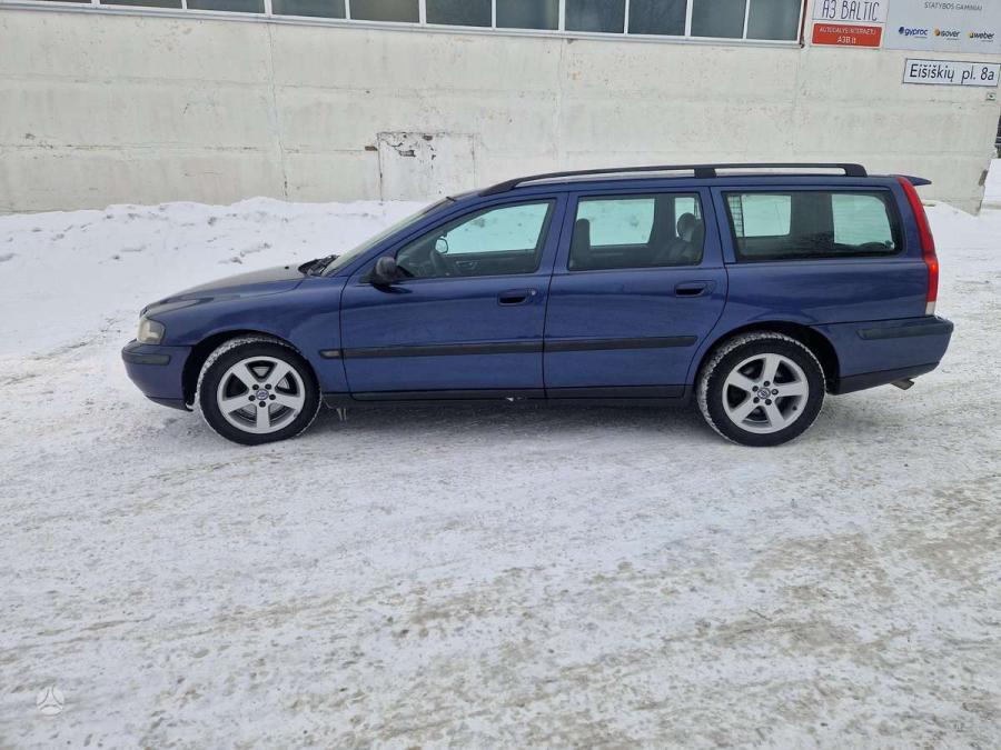 Zils Volvo V70 2003 Viļņa, ar dzinēja tilpumu 2.40 L un nobraukumu 445 tūkst. km par 1800 €, foto 22 vietnē AUTOMOTO.COM.LV