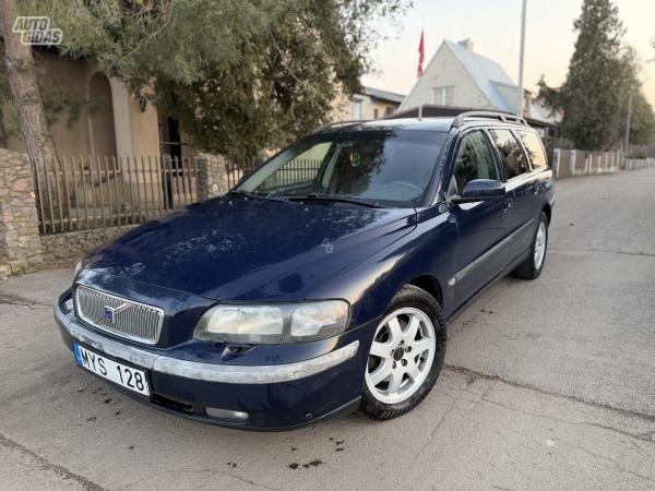 Blue Volvo V70 2003 in Kaunas, with an engine capacity of 2.40 L and mileage of 255 thousand km for 2000 €, photo 1 on AUTOMOTO.COM.LV