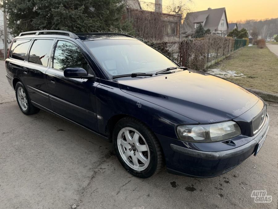 Zils Volvo V70 2003 Kauņa, ar dzinēja tilpumu 2.40 L un nobraukumu 255 tūkst. km par 2000 €, foto 4 vietnē AUTOMOTO.COM.LV
