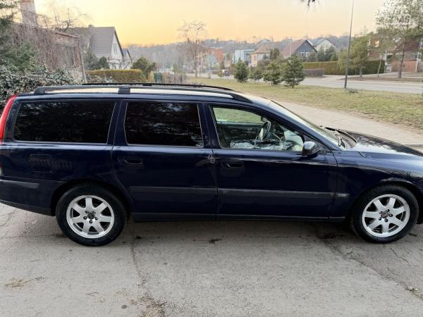 Blue Volvo V70 2003 in Kaunas, with an engine capacity of 2.40 L and mileage of 255 thousand km for 2000 €, photo 5 on AUTOMOTO.COM.LV