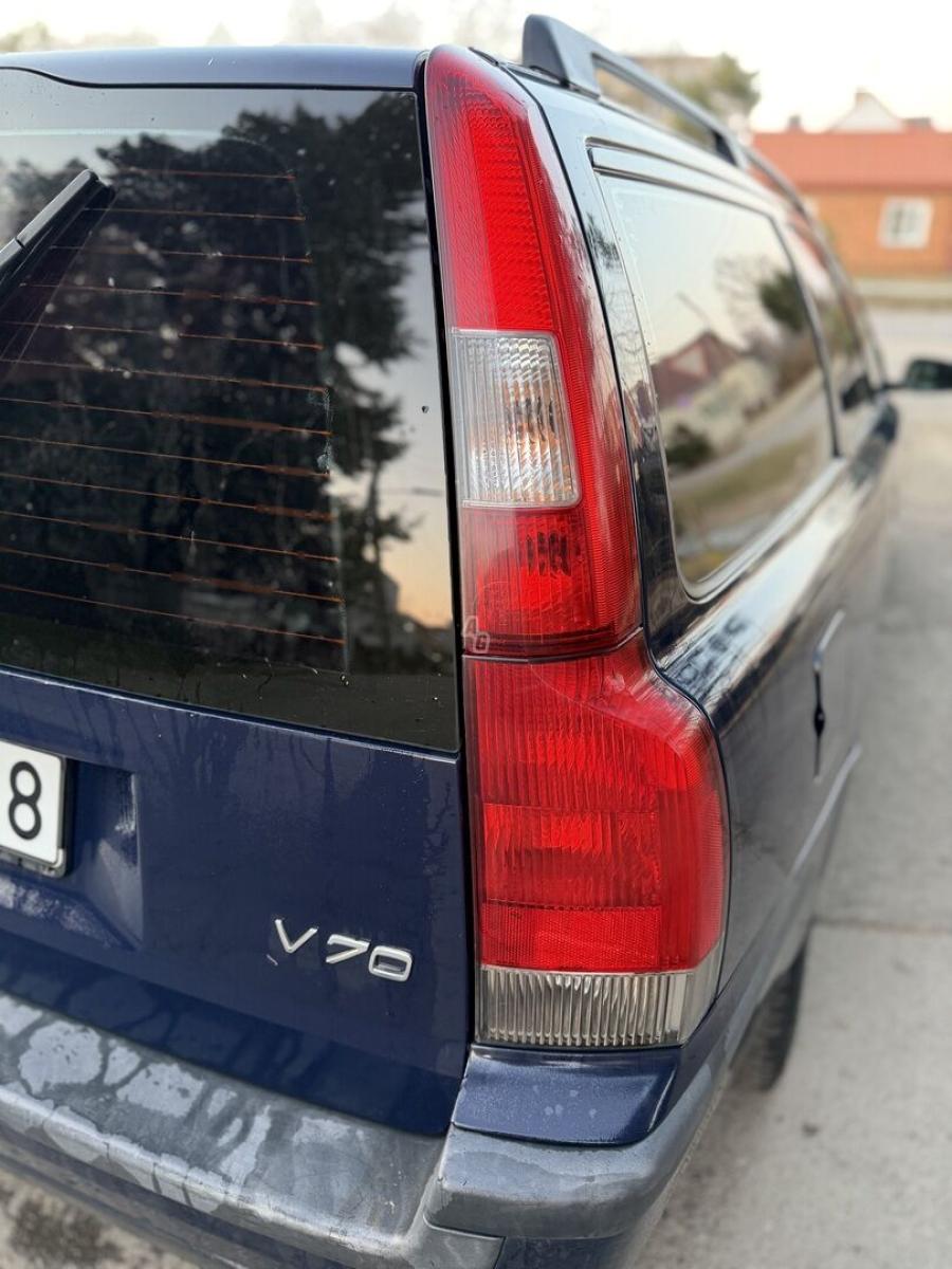 Zils Volvo V70 2003 Kauņa, ar dzinēja tilpumu 2.40 L un nobraukumu 255 tūkst. km par 2000 €, foto 13 vietnē AUTOMOTO.COM.LV